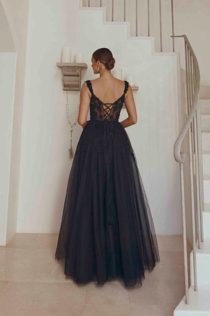 Maeve Black – Runway Regime
